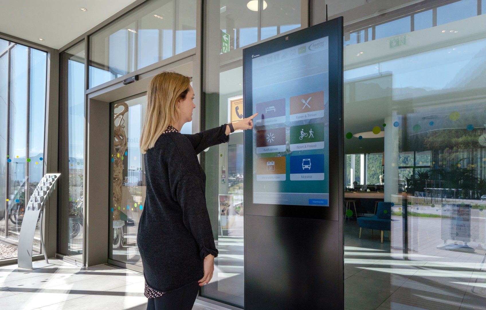 Exploring Top 7 Digital Signage Trends in 2025 - friendlyway